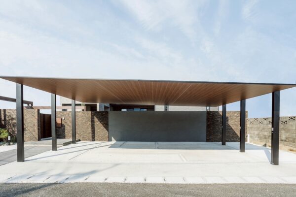 「重厚感」と「開放感」兼ね備えた「モダン」なお家 - Y's Lab 住まいとお金の研究所